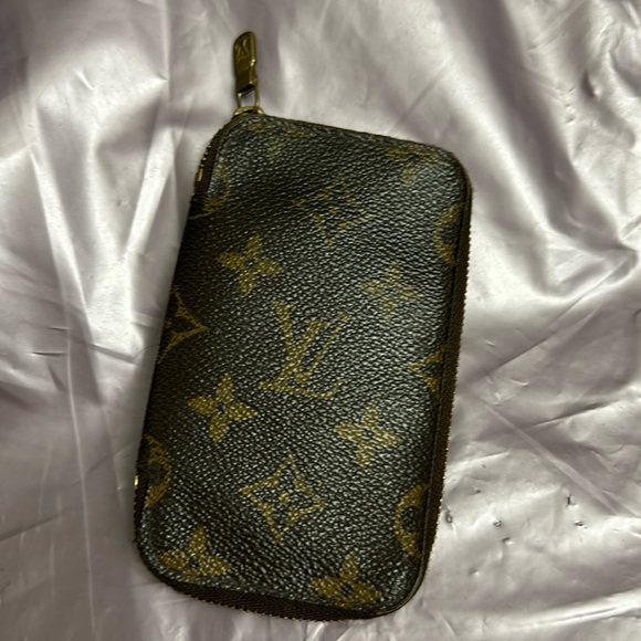 Louis Vuitton | Accessories | Louis Vuitton Monogram Zippy Key Holder ...